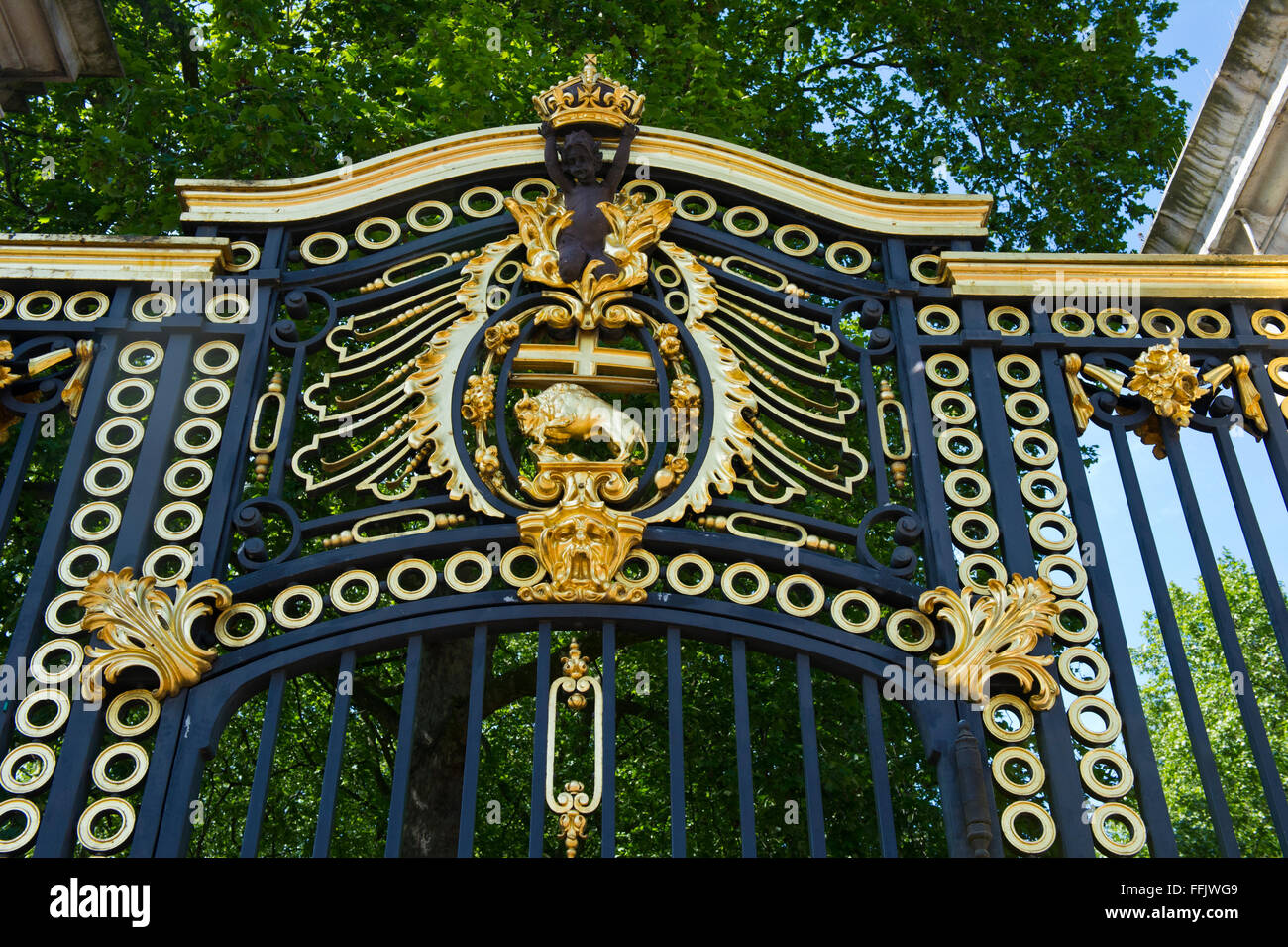 Ornate Gate Buckingham Palace London High Resolution Stock Photography ...