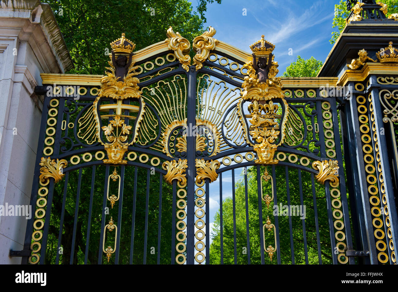 Gold metal gate hi-res stock photography and images - Alamy