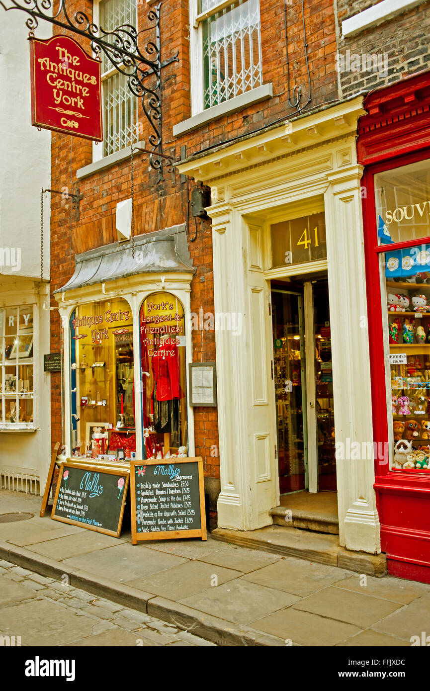 Stonegate york shops hi-res stock photography and images - Alamy