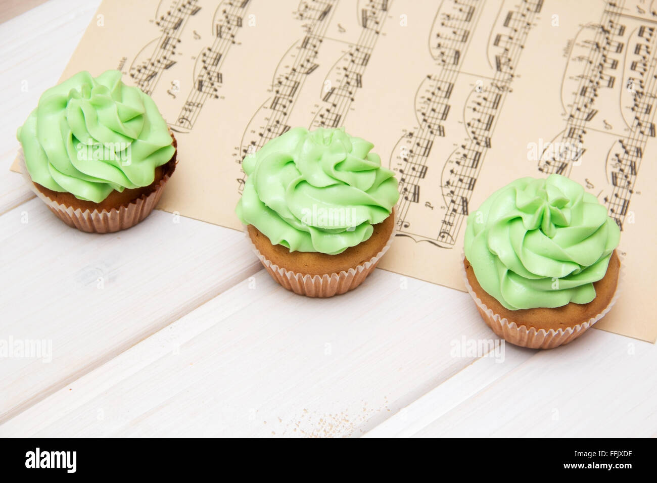 cupcakes and notes Stock Photo - Alamy