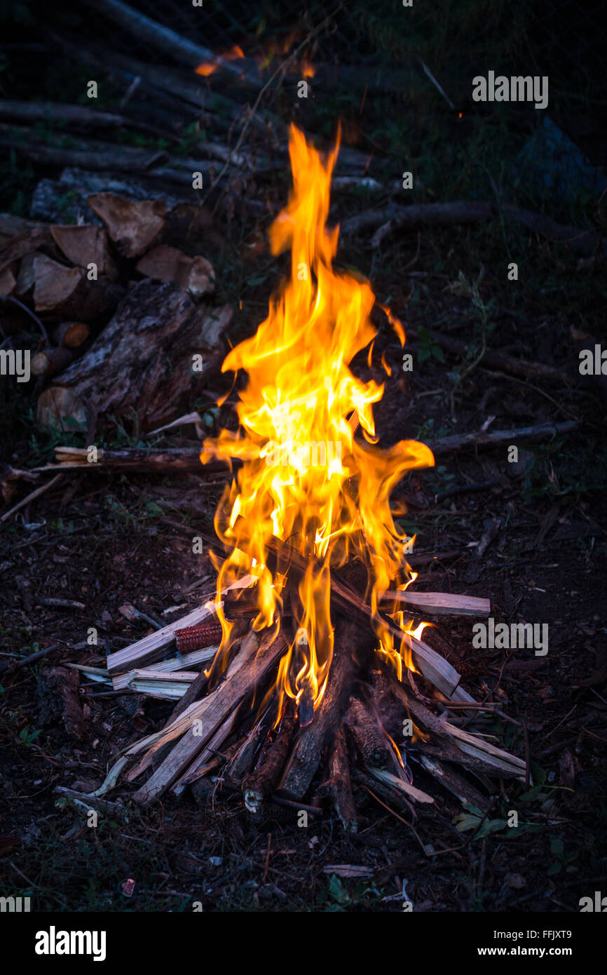 Camp fire hi-res stock photography and images - Alamy