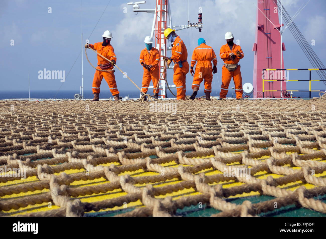 Offshore worker ppe hi-res stock photography and images - Alamy