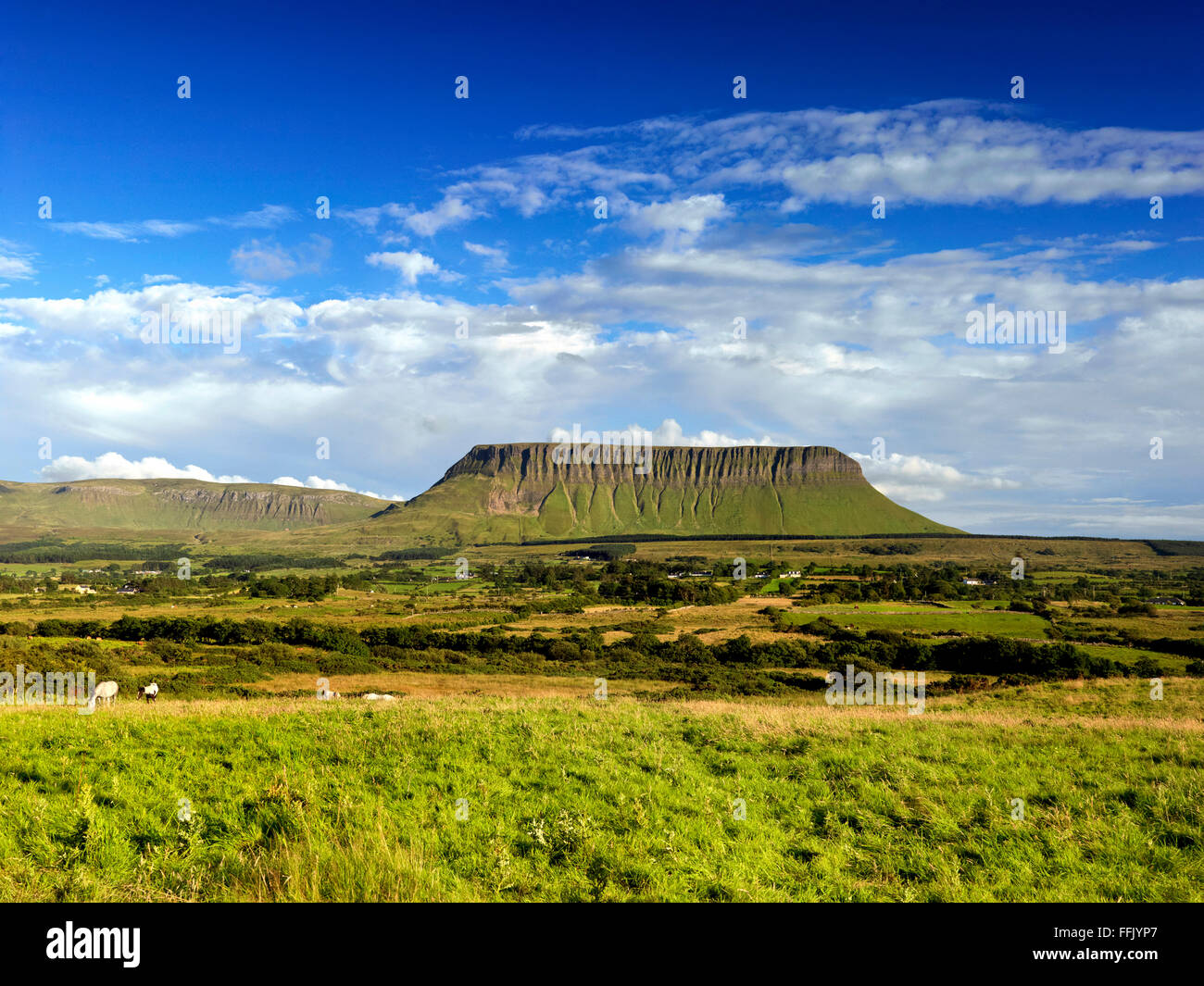 Benbulben rock hi-res stock photography and images - Alamy