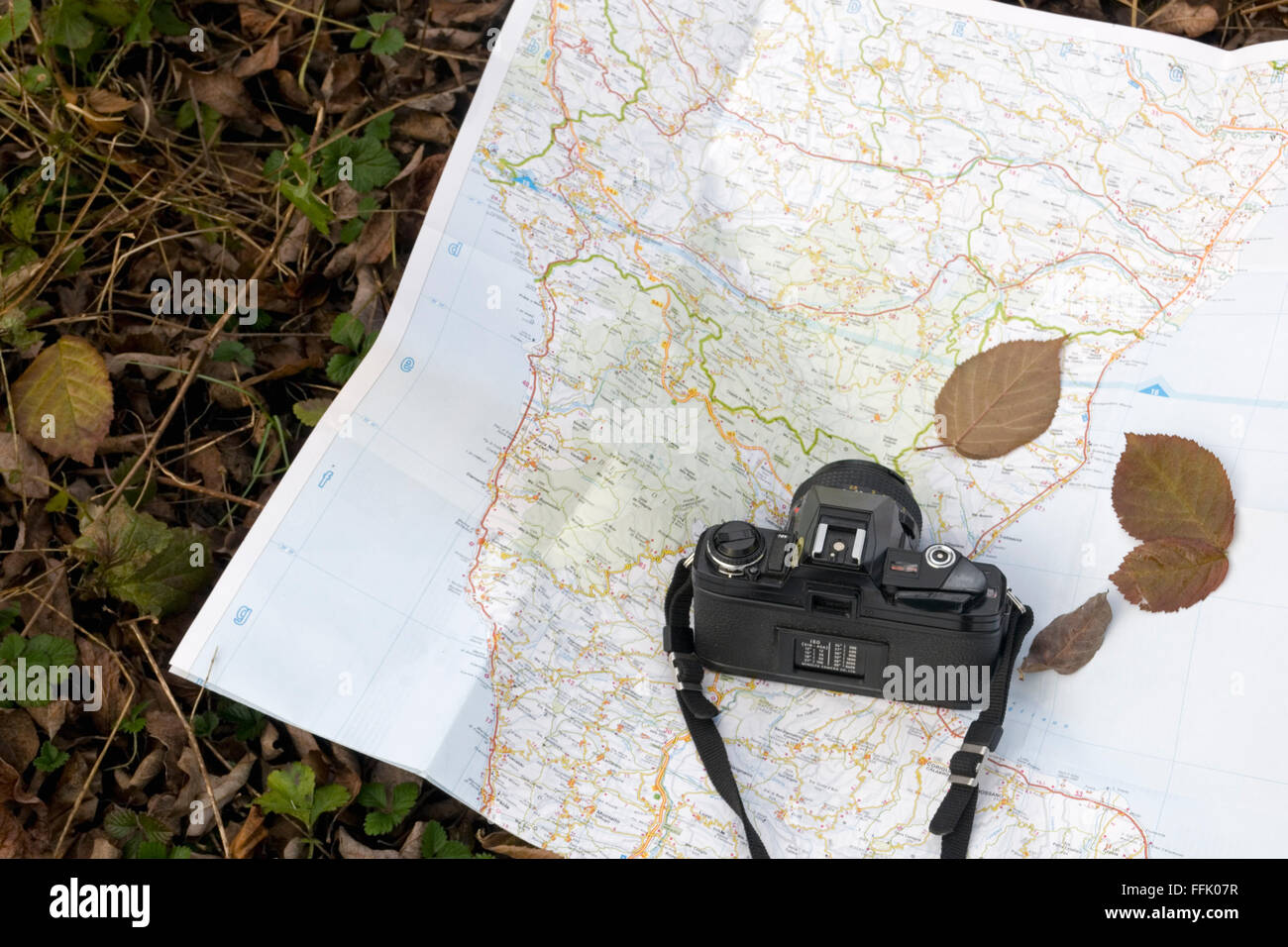 Vintage Camera And Map High Resolution Stock Photography and Images - Alamy