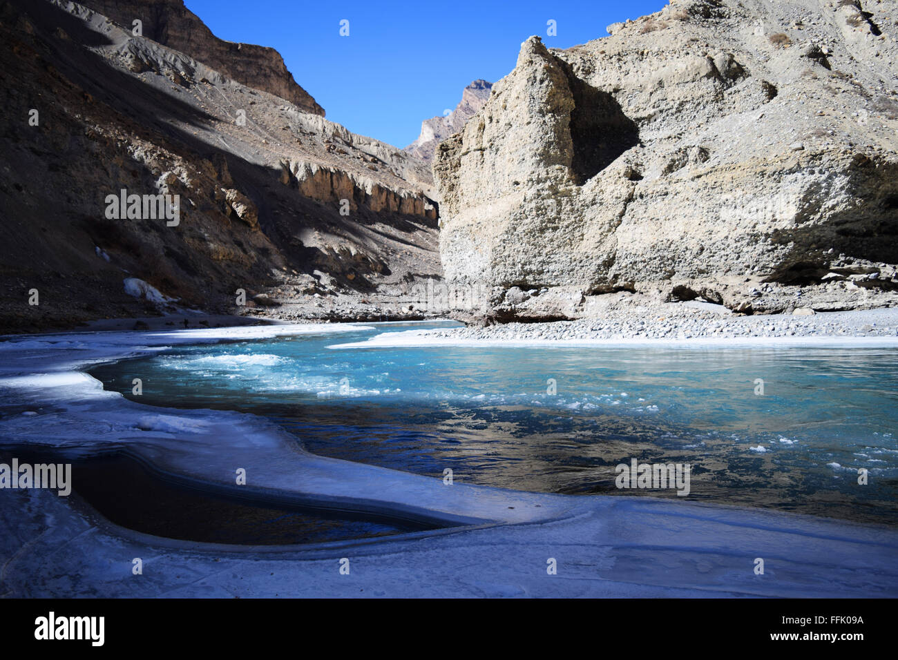 amazing view of frozen Zanskar river during Chadar Trek at Ladakh ...