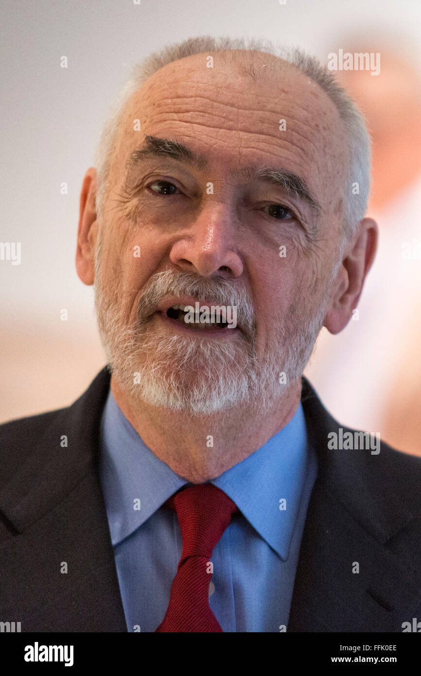 James bond 007 hi-res stock photography and images - Alamy