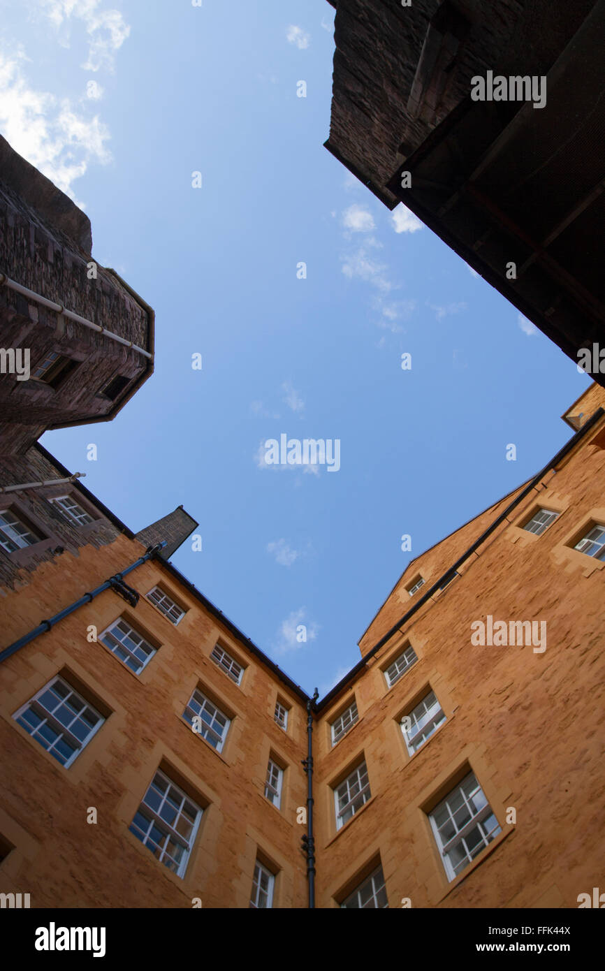 Edinburgh close hi-res stock photography and images - Alamy