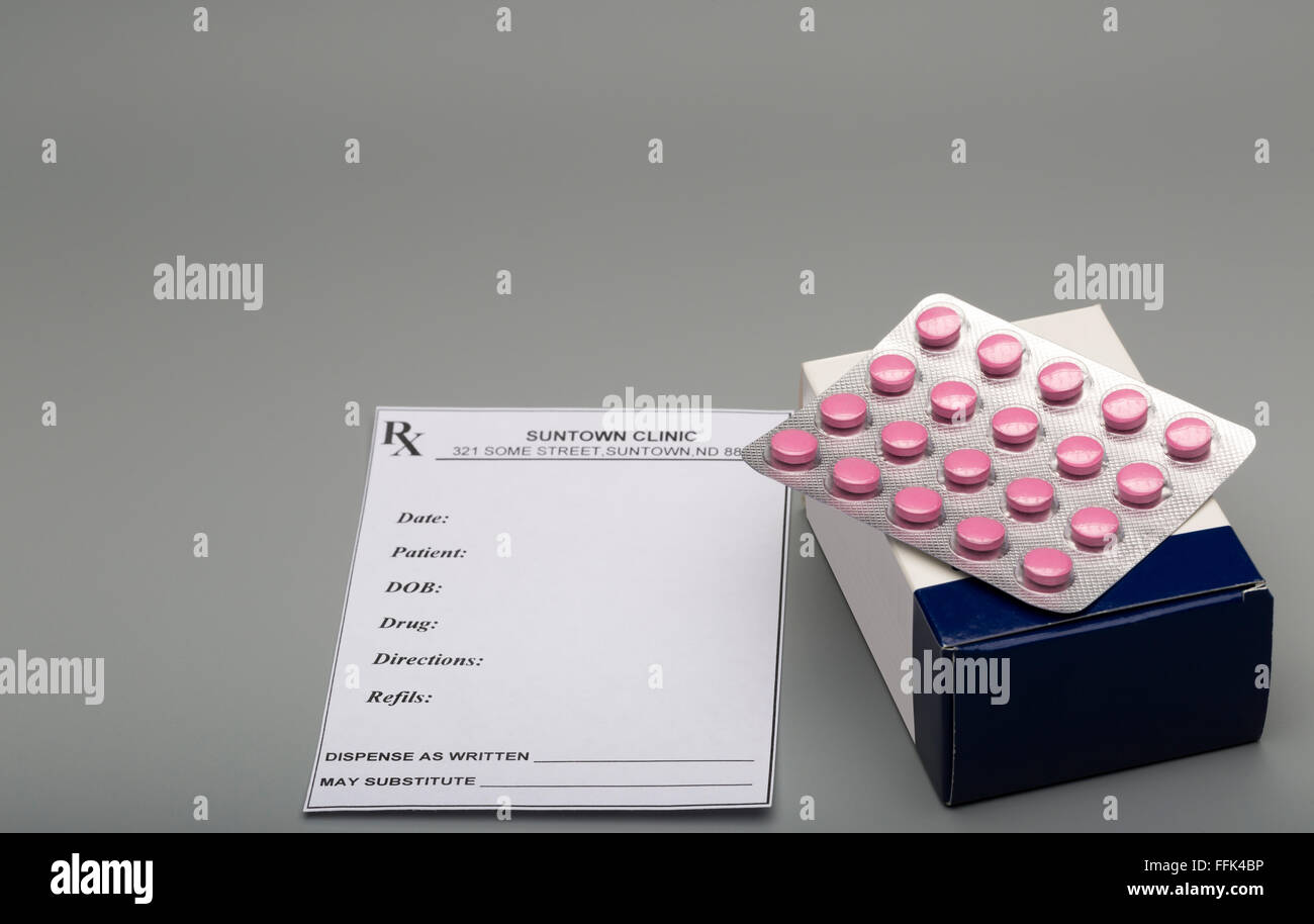 Prescription red pills and blue pill box Stock Photo - Alamy