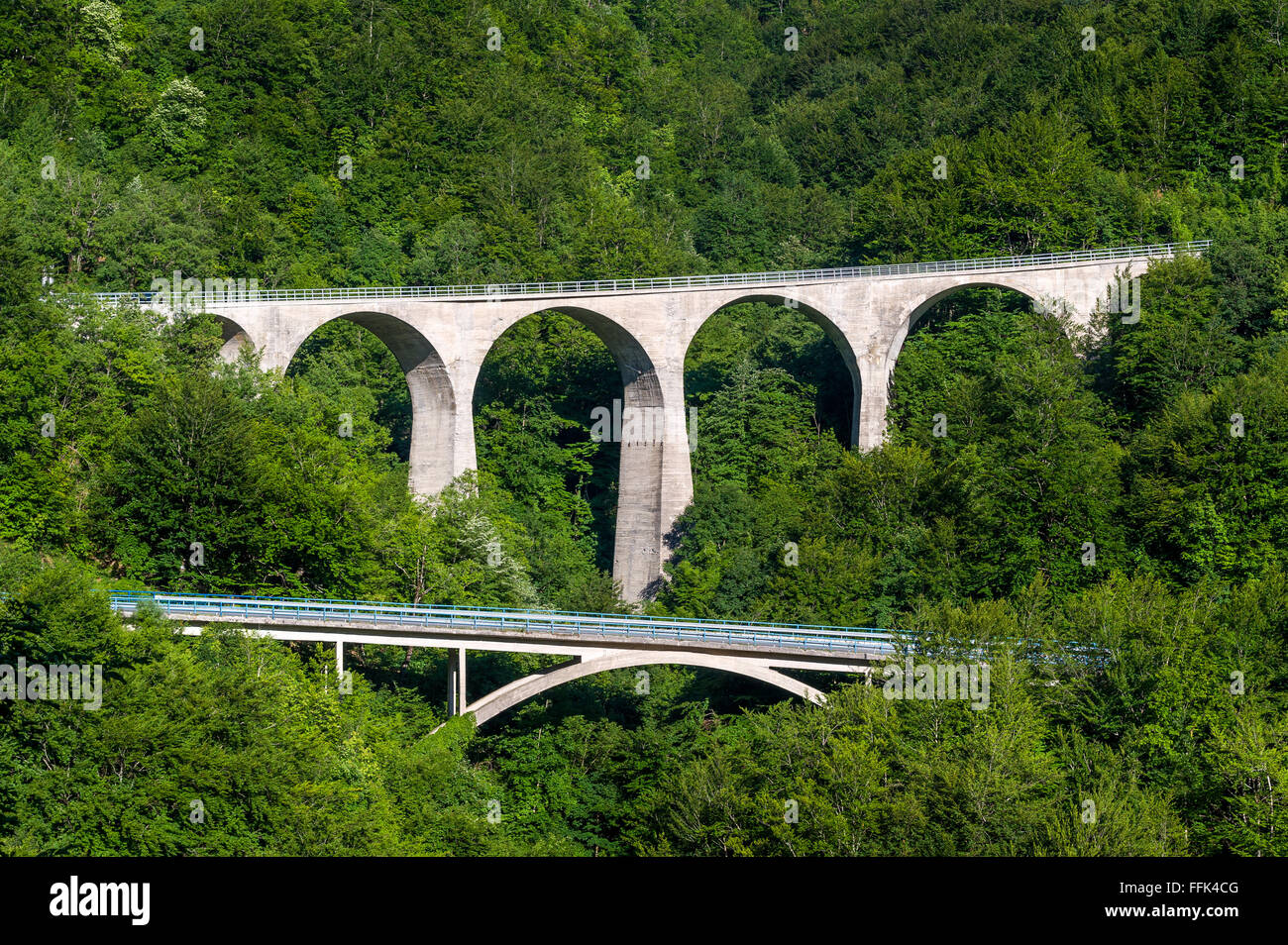 Stone bridges hi-res stock photography and images - Alamy