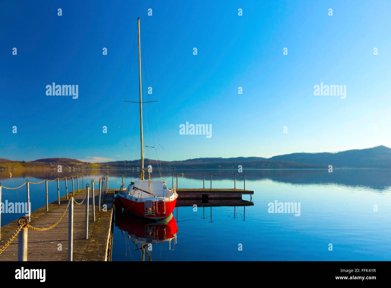Boat reflections on lake water hi-res stock photography and images - Alamy