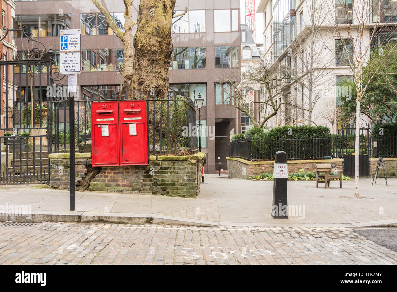 Royal mail post boxes hi-res stock photography and images - Alamy