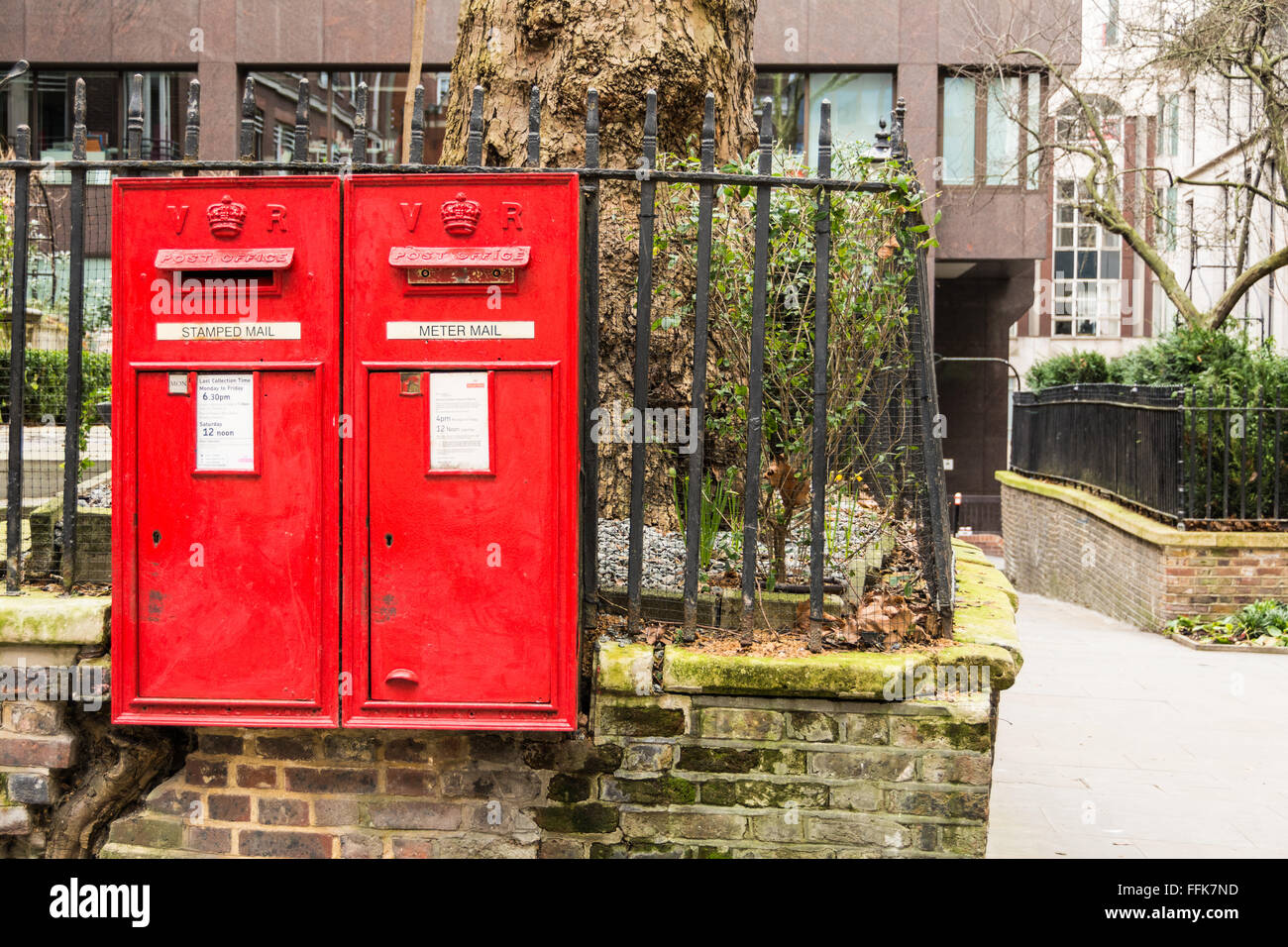 Royal mail post boxes hi-res stock photography and images - Alamy