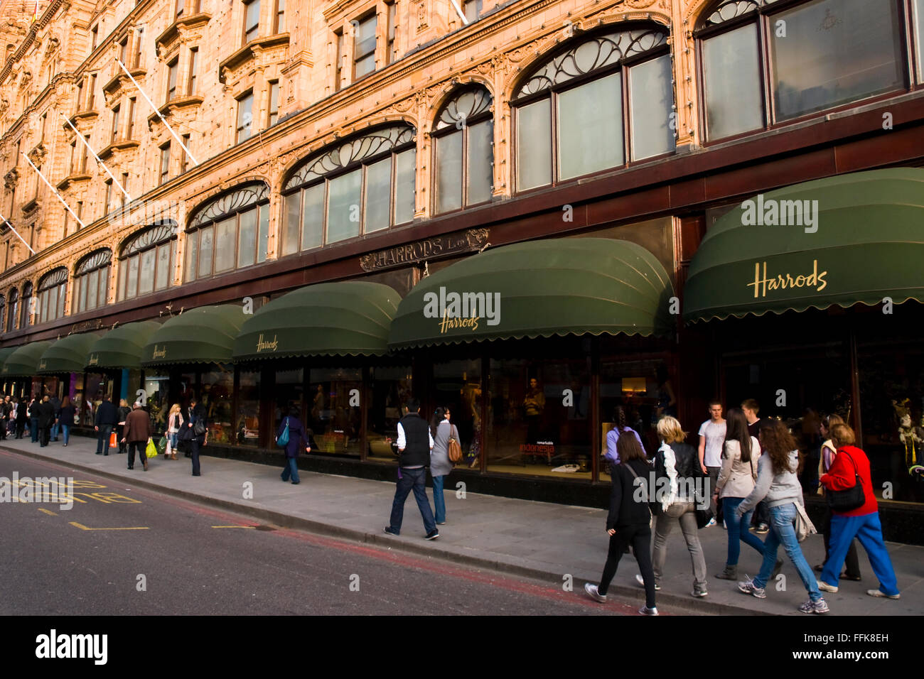 Harrods shop front hi-res stock photography and images - Alamy