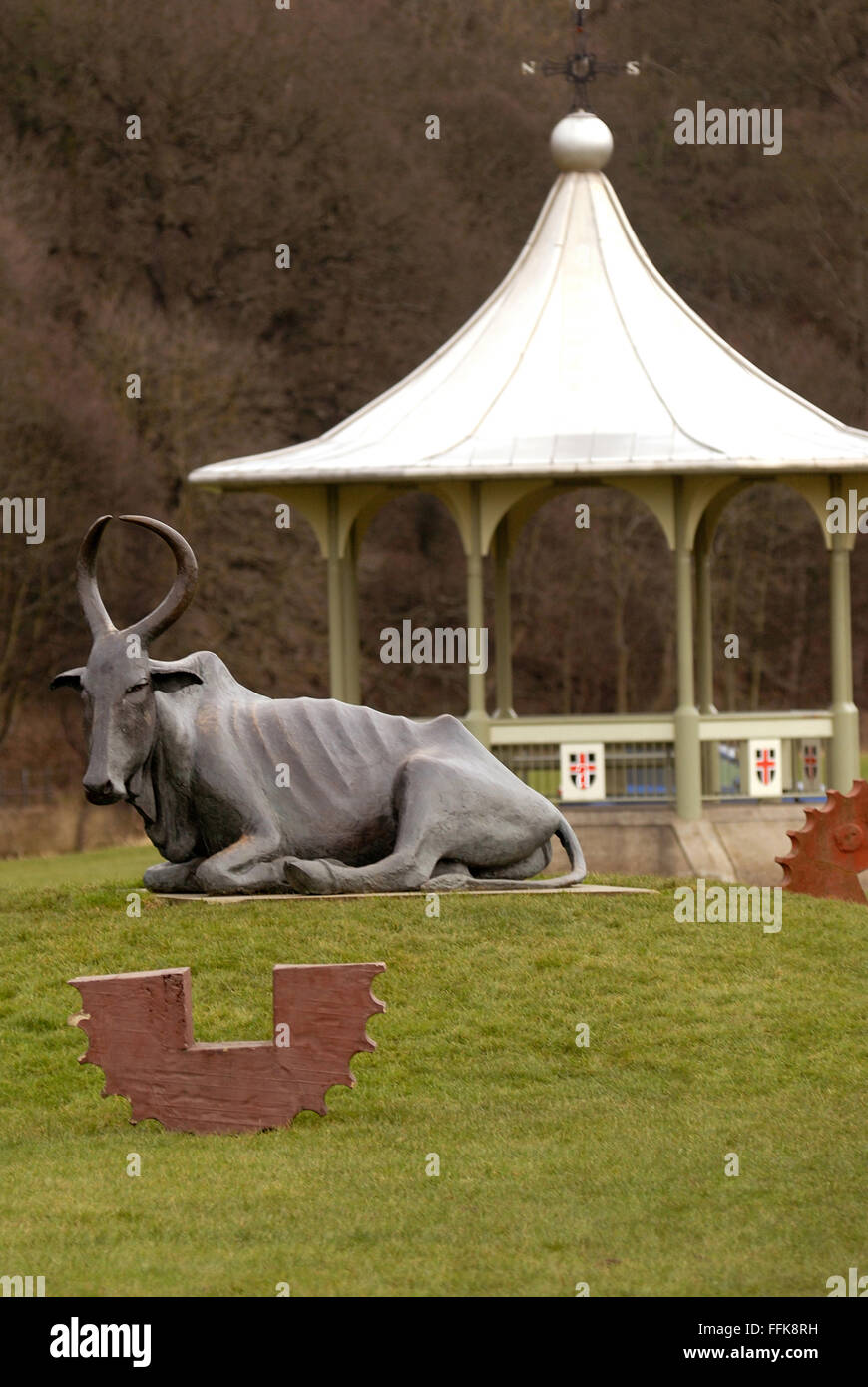 Durham cow sculpture hi-res stock photography and images - Alamy