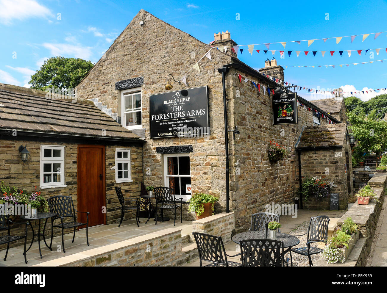 Friendly yorkshire country pub hi-res stock photography and images - Alamy