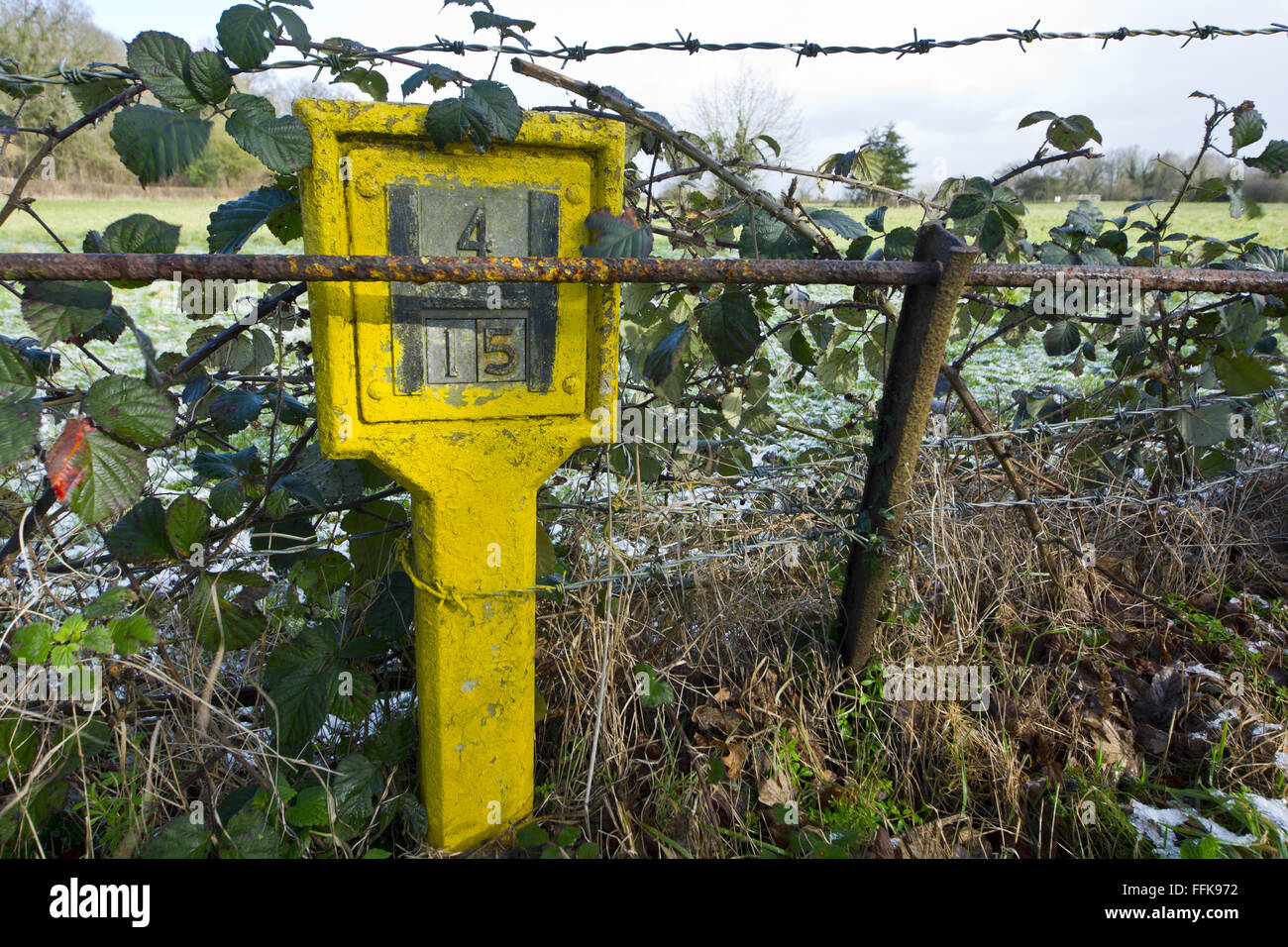 Yellow h fire hydrant sign hi-res stock photography and images - Alamy
