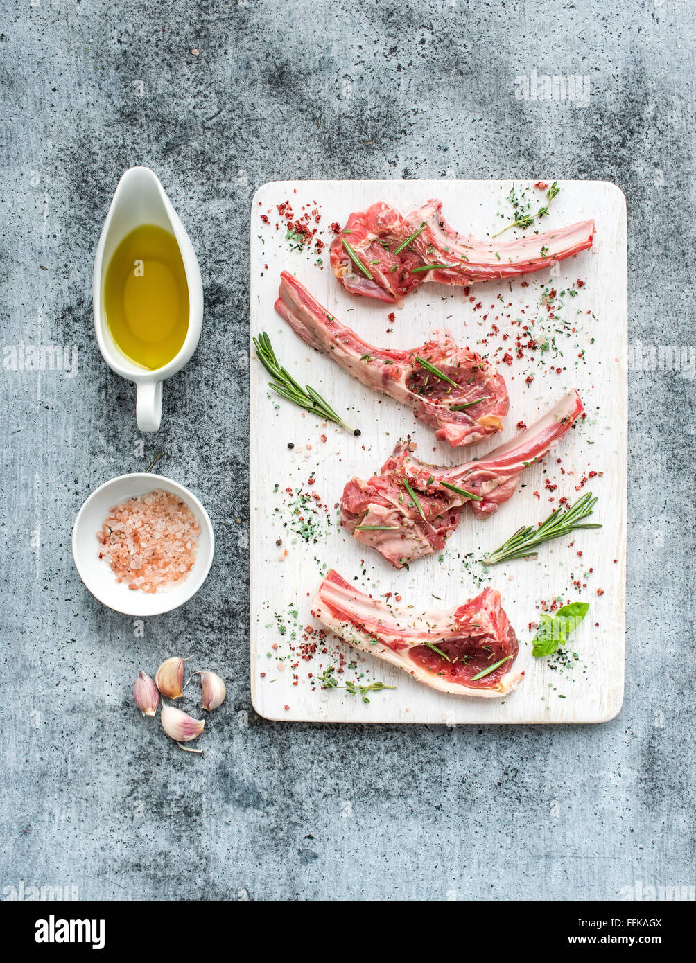 Raw lamb chops. Rack of Lamb with rosemary and spices Stock Photo - Alamy