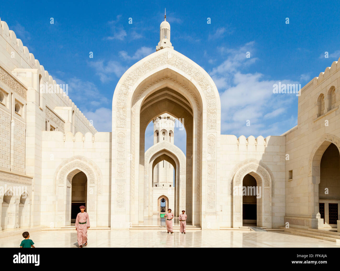 Oman, sultan qaboos grand mosque men hi-res stock photography and ...