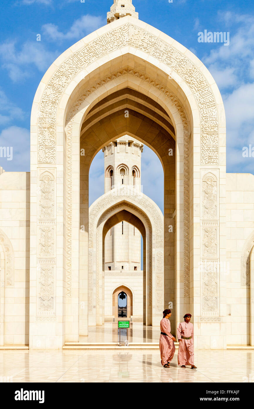 Sultan Qaboos Grand Mosque, Muscat, Sultanate Of Oman Stock Photo - Alamy