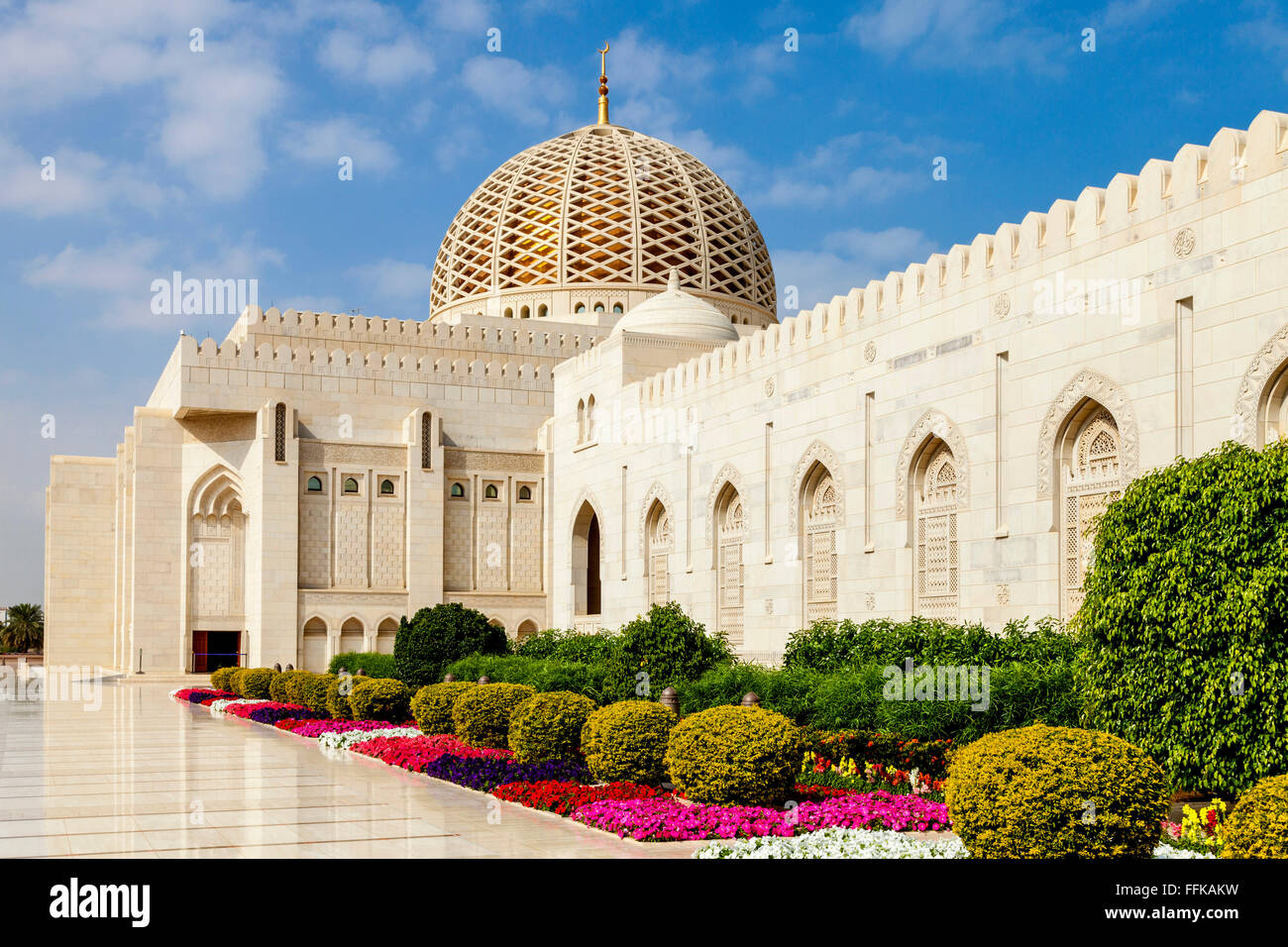 Sultan Qaboos Grand Mosque, Muscat, Sultanate Of Oman Stock Photo - Alamy