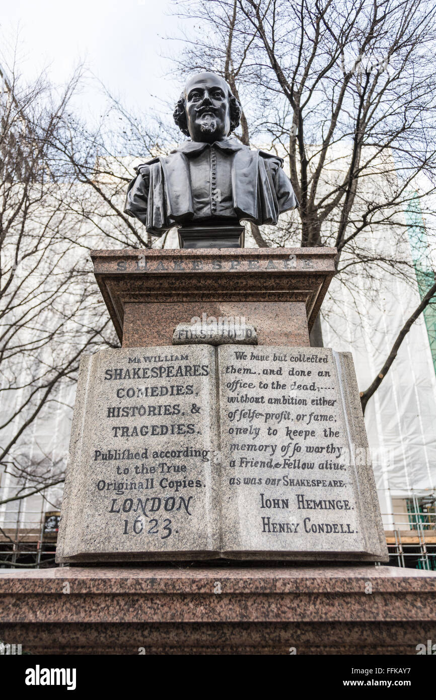 Sculpture of William Shakespeare (1564 - 1616) the famous English ...