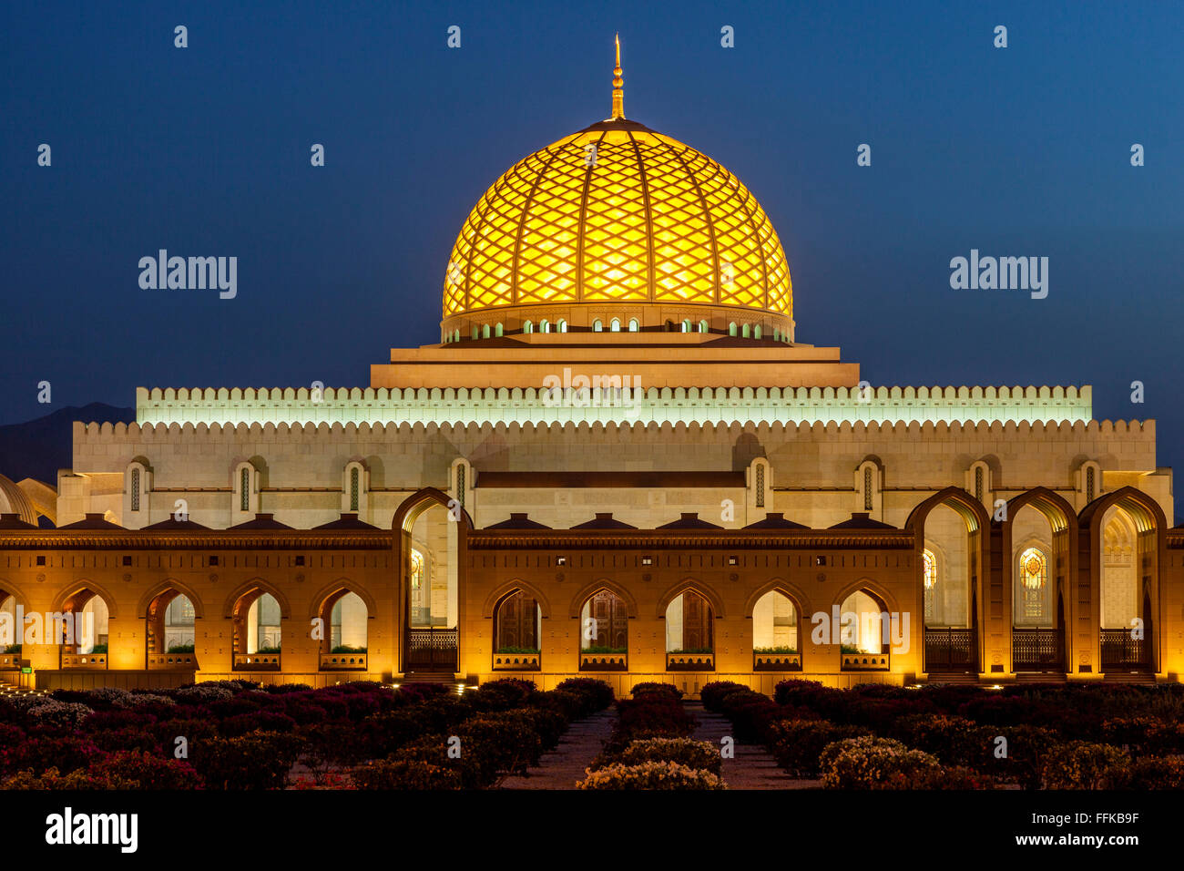 Sultan Qaboos Grand Mosque, Muscat, Sultanate Of Oman Stock Photo - Alamy