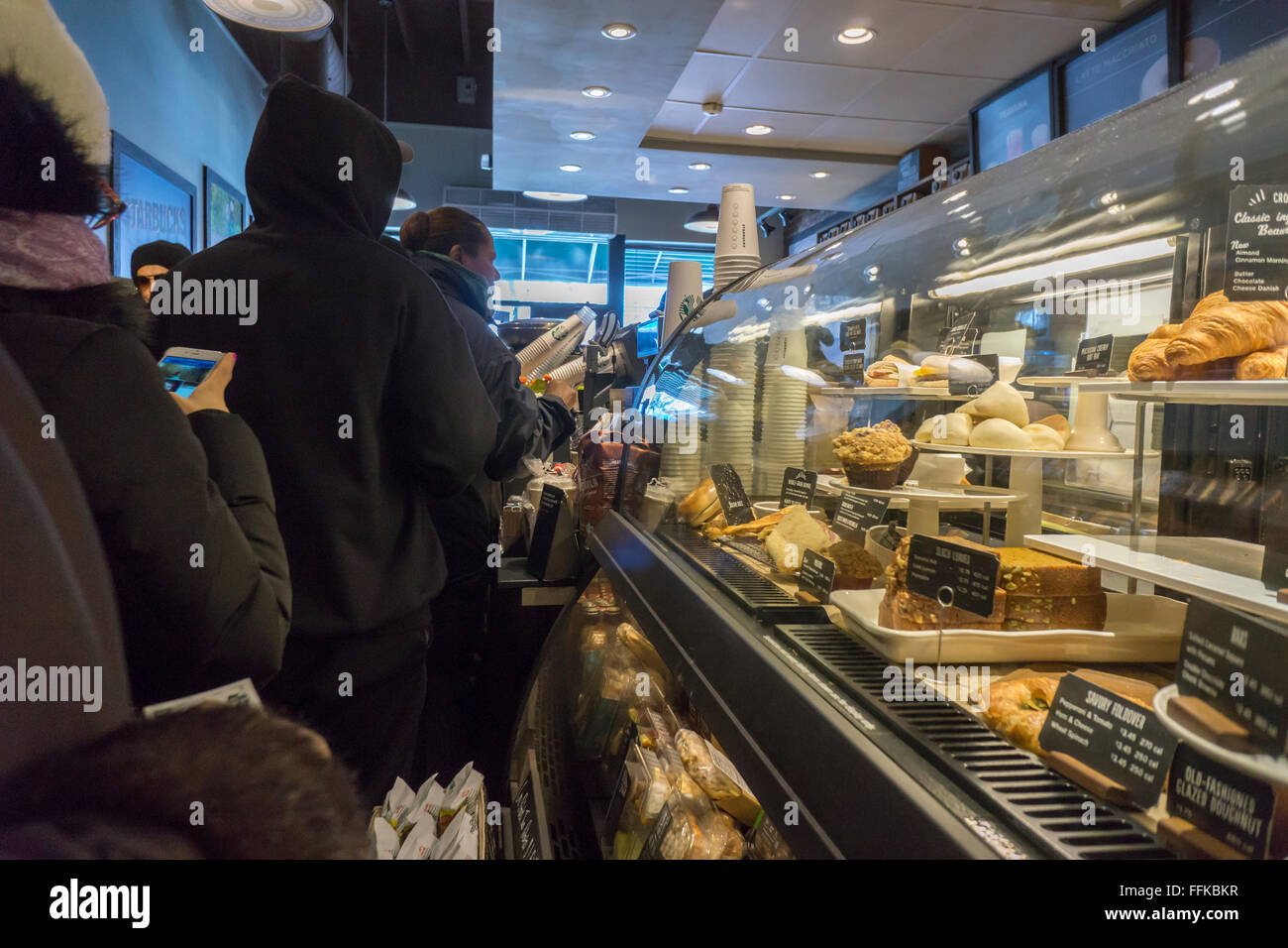 Starbucks usa customers hi-res stock photography and images - Alamy