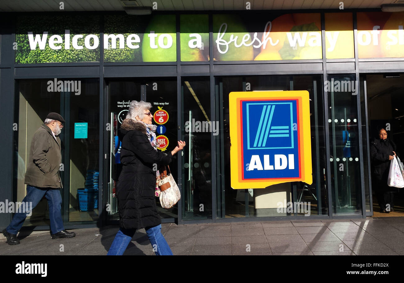Aldi shopfront hi-res stock photography and images - Alamy