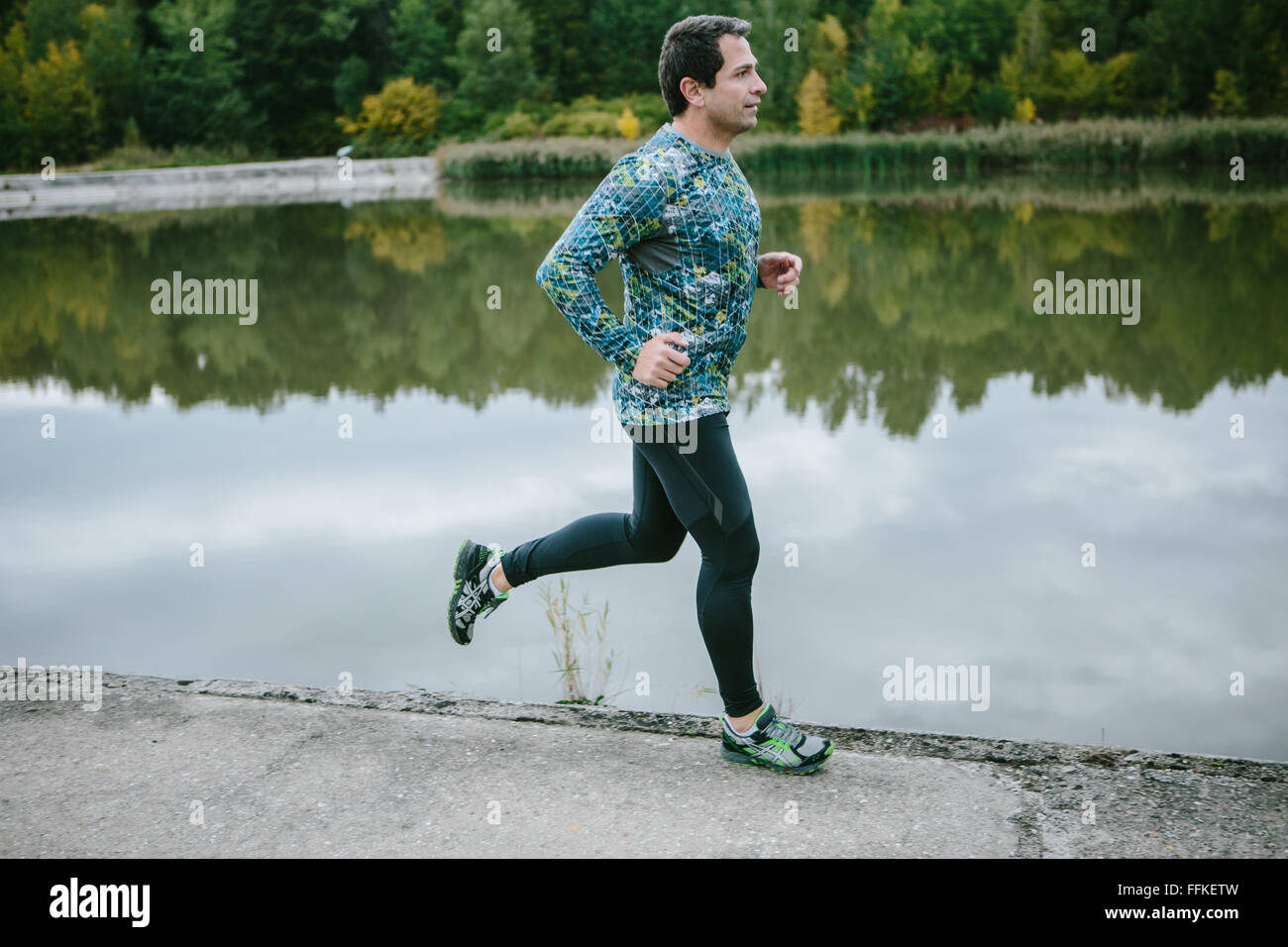 Man running hi-res stock photography and images - Alamy