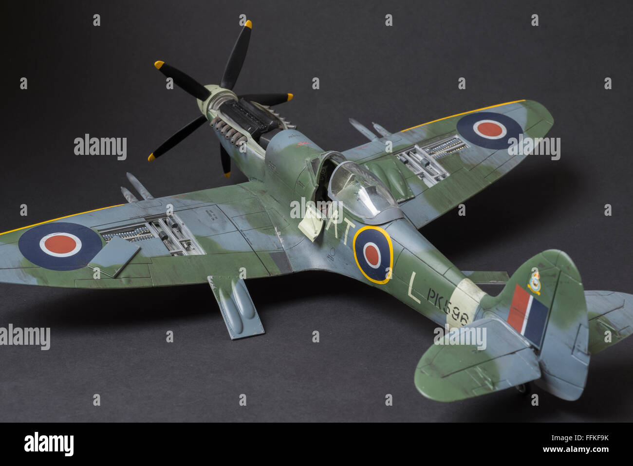 Supermarine Spitfire Mk22, WW11, RAF markings. 1:32 fine scale model on ...