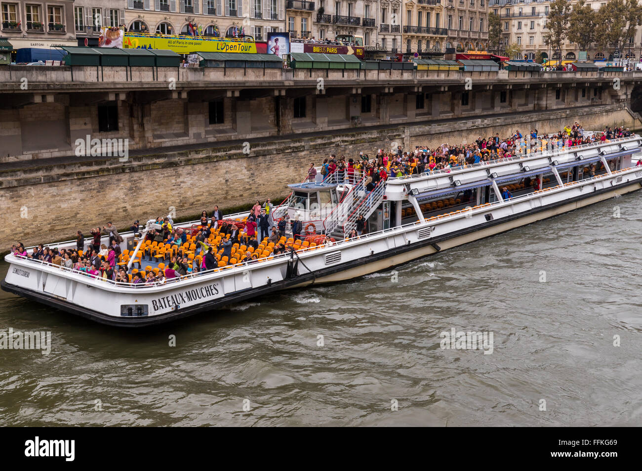 Bateaux mouche hi-res stock photography and images - Alamy