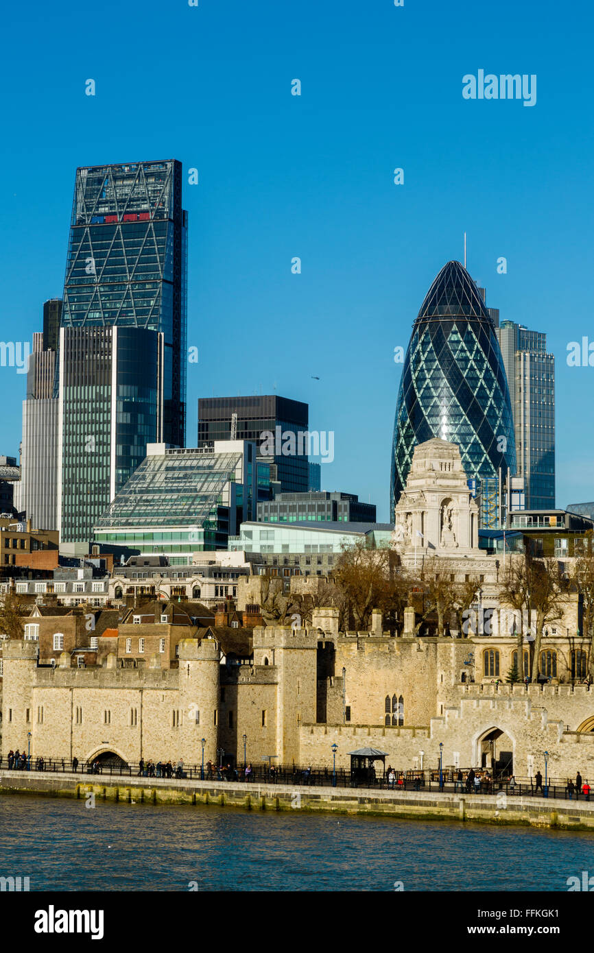 The Tower of London in front of Skyline Stock Photo - Alamy