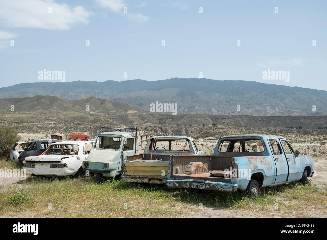 Abandoned cars desert hi-res stock photography and images - Alamy