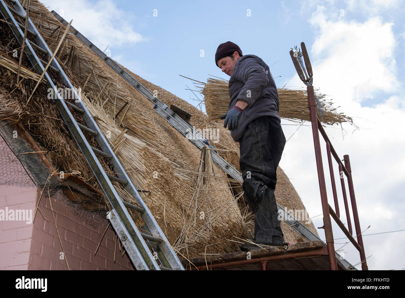 Thatch bundle hi-res stock photography and images - Alamy