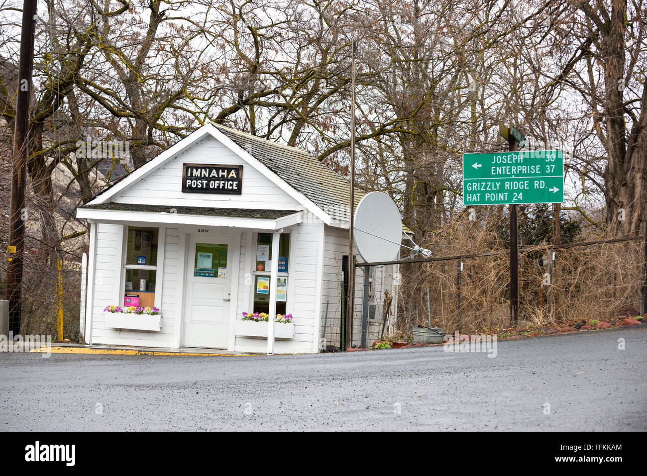 Small office building hi-res stock photography and images - Alamy