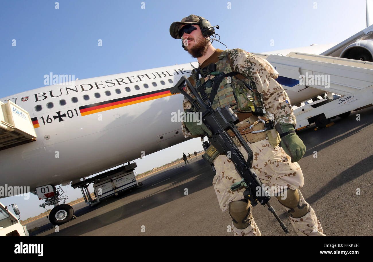 A German special forces soldier guards the German goovernment plane ...