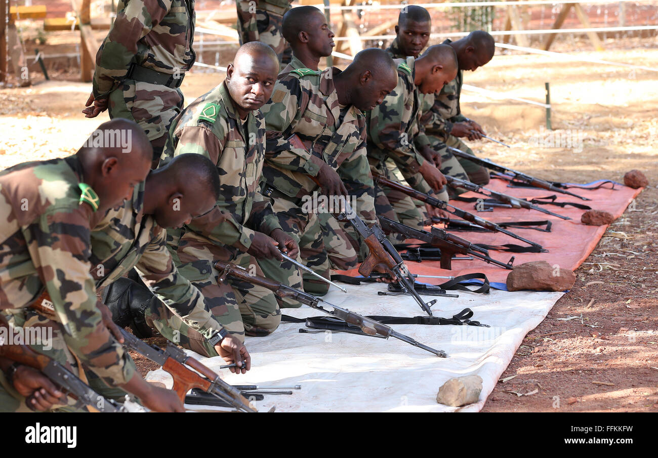 Malian soldiers undergo weapons training at Camp Gecko in the Koulikoro ...