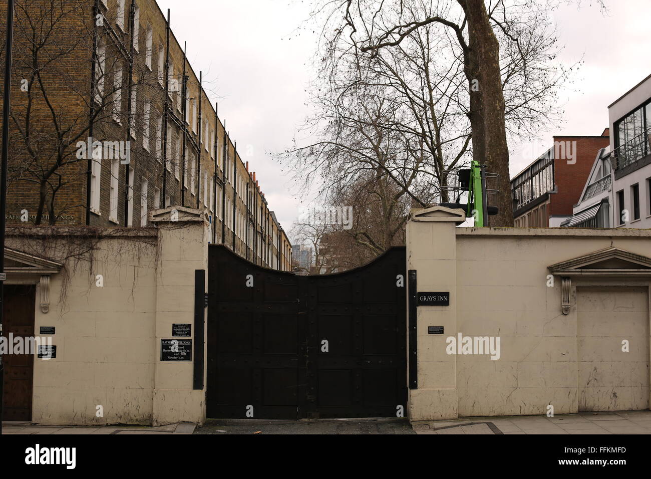 London grays inn square hi-res stock photography and images - Alamy