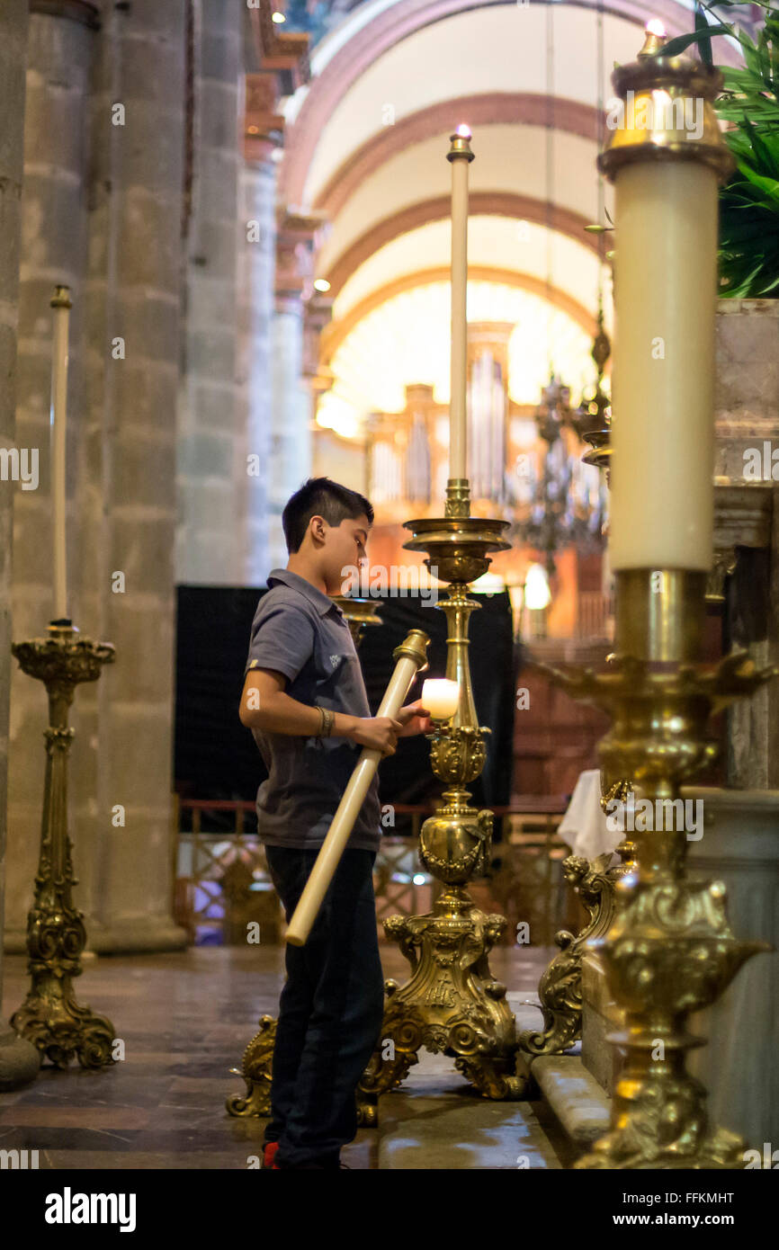 Catholic church altar hi-res stock photography and images - Alamy