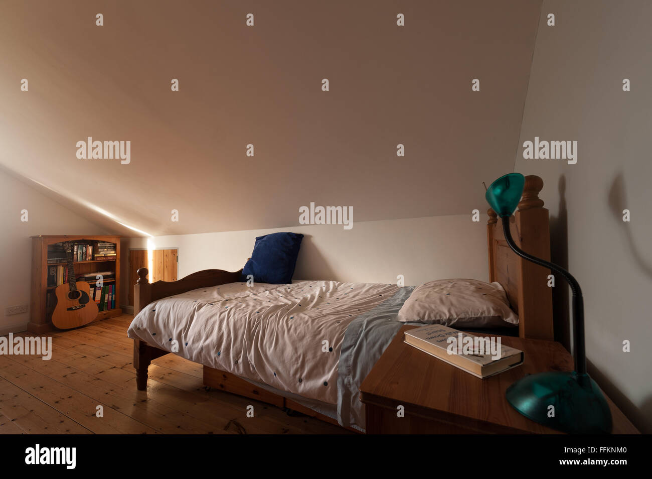 Sad boy corner room hi-res stock photography and images - Alamy