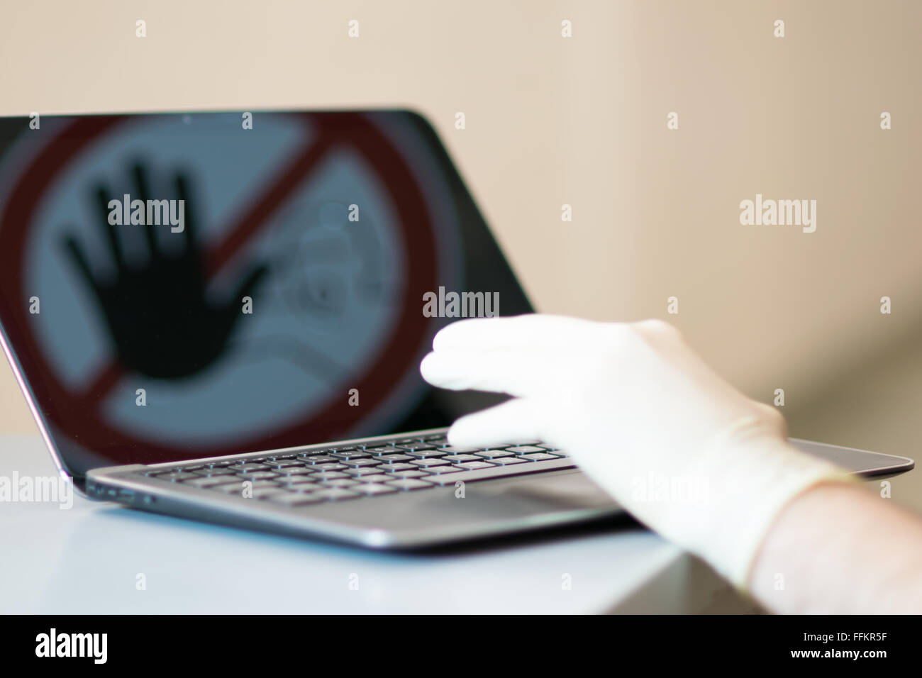 Hacker hand hi-res stock photography and images - Alamy