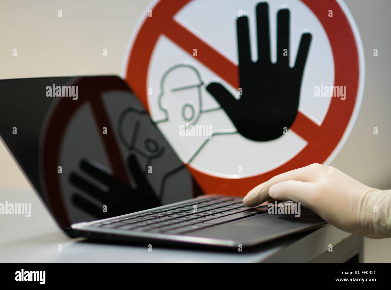 Stop sign hand hi-res stock photography and images - Alamy