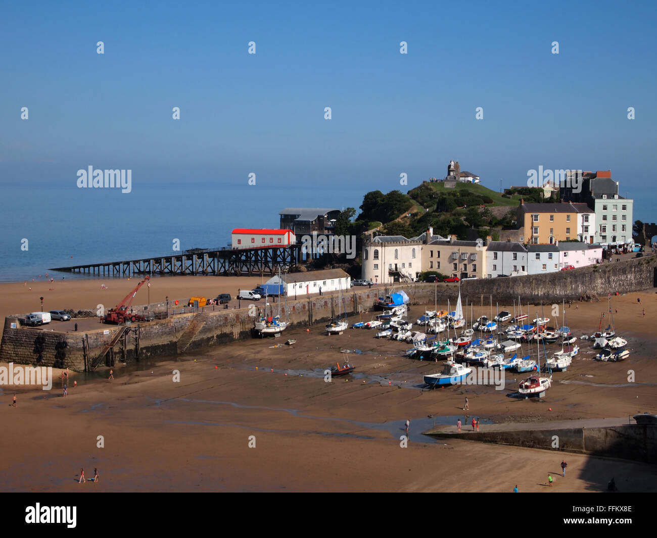 Tenby beach houses lifeboat station hi-res stock photography and images ...