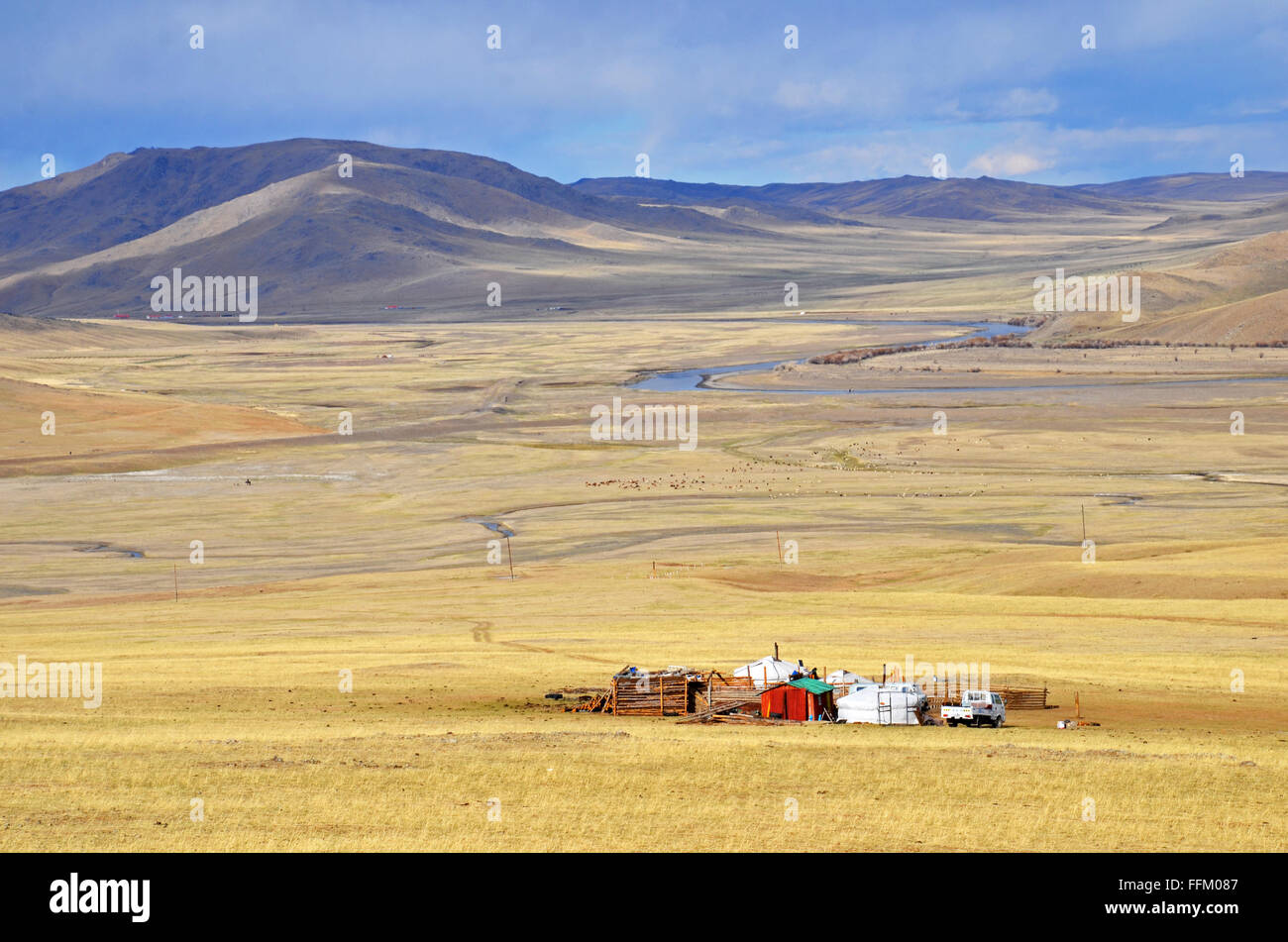 Grassy plain hi-res stock photography and images - Alamy
