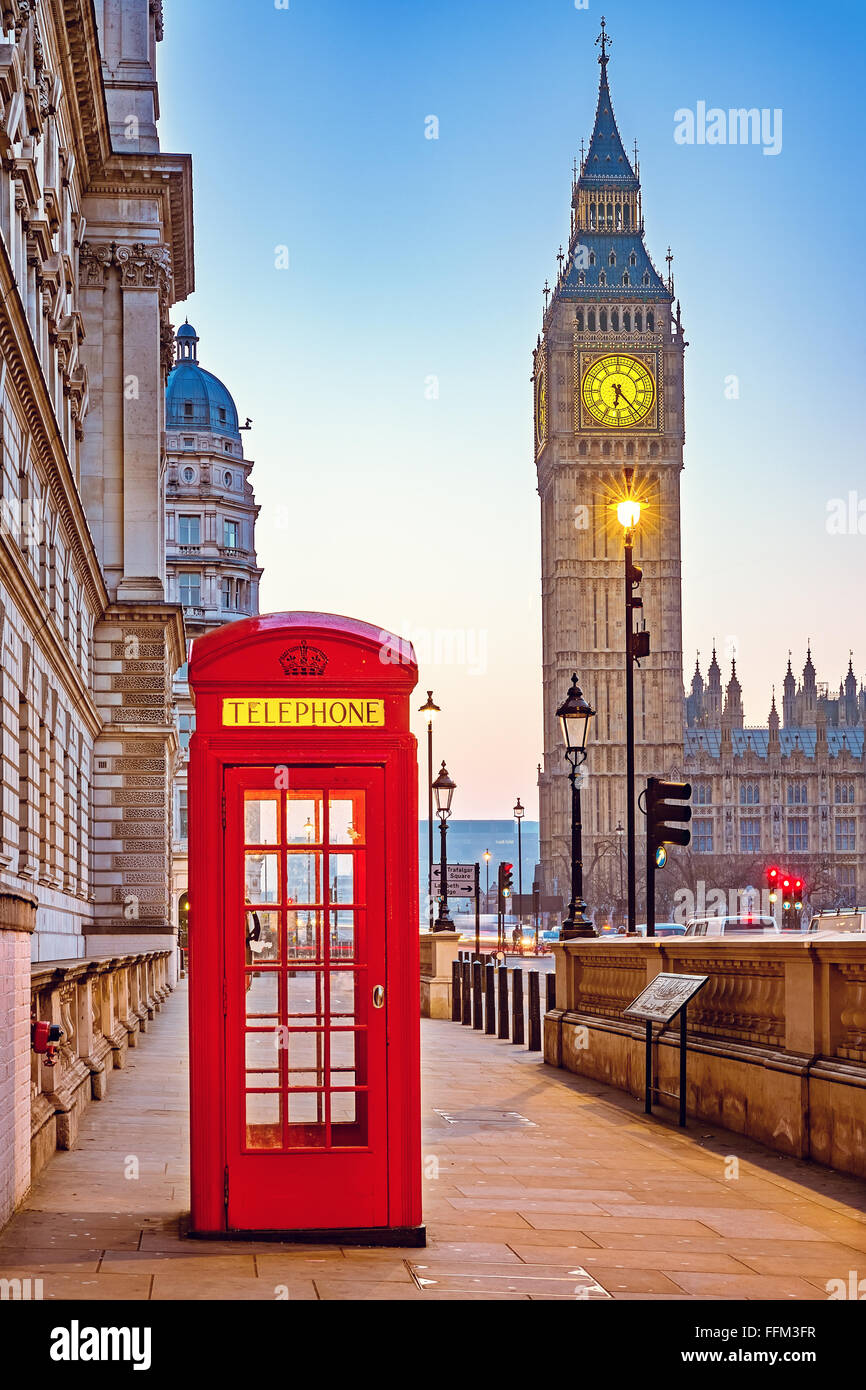 Traditional red phone booth in London Stock Photo - Alamy