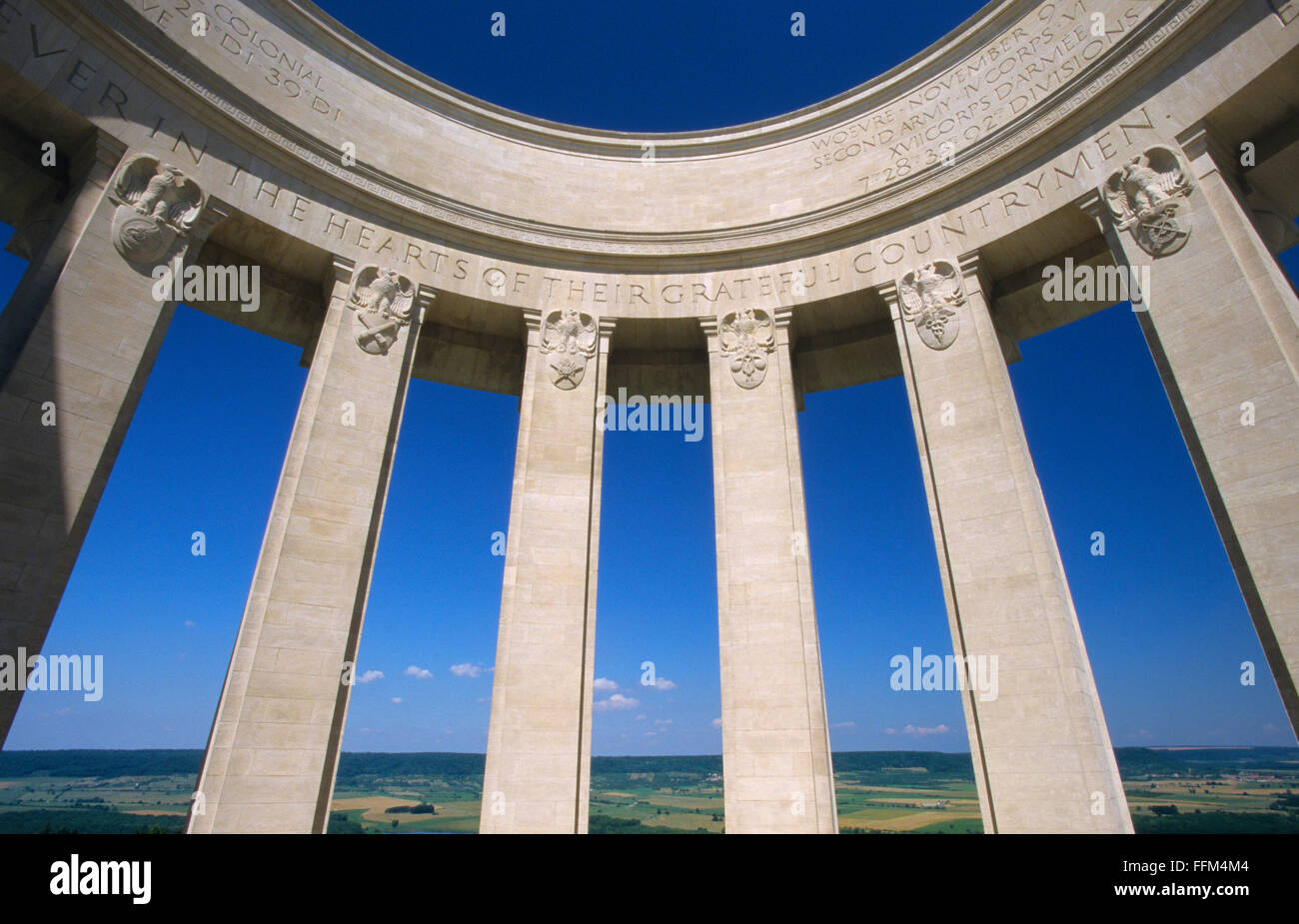 World war memorial columns hi-res stock photography and images - Alamy
