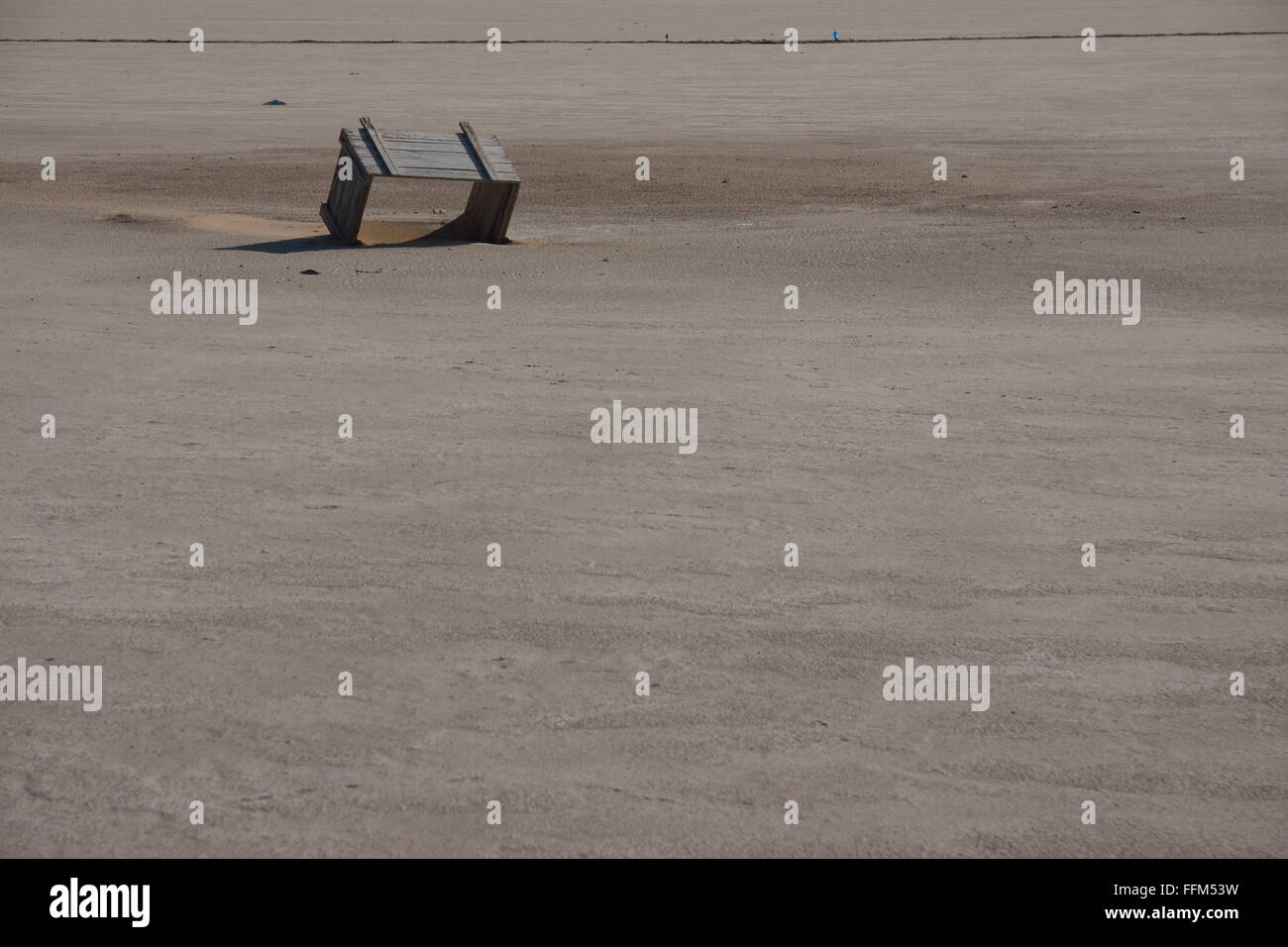 broken wooden crate in the desert Stock Photo - Alamy