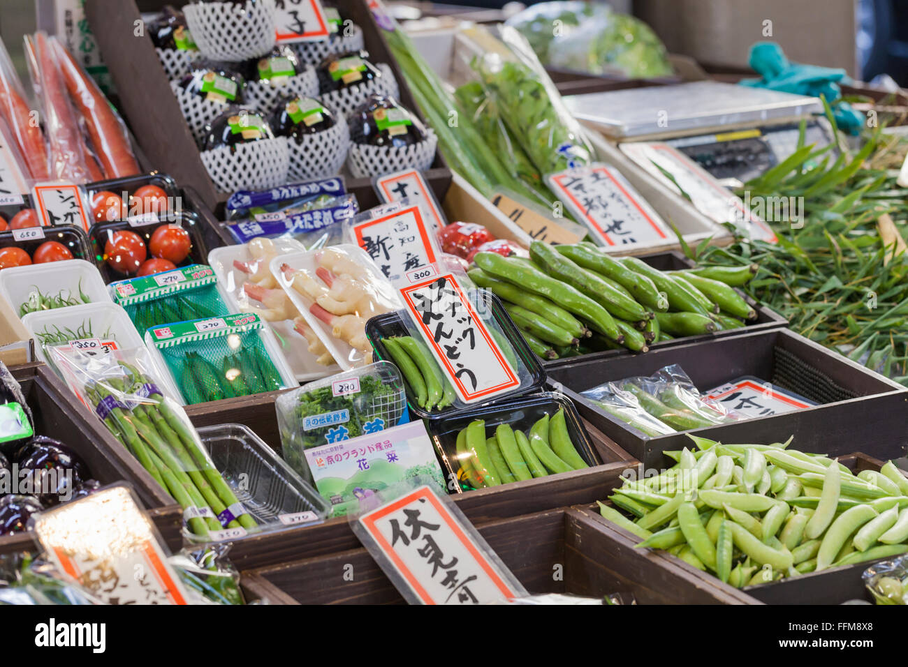 Traditional food market in Kyoto. Japan Stock Photo - Alamy