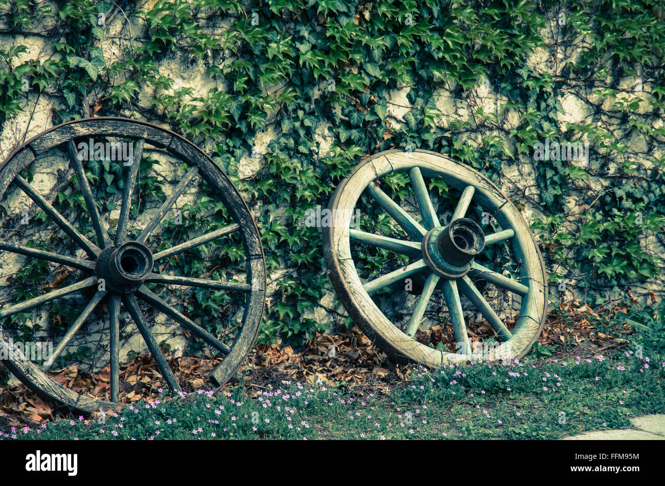 old aged wooden wheel retro effect Stock Photo - Alamy