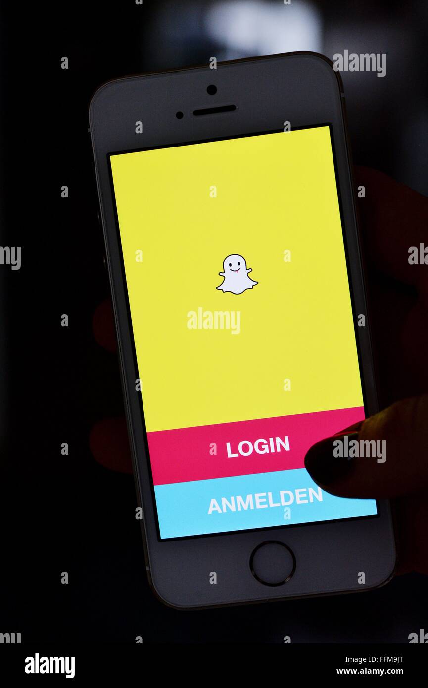 The logo of the App snapshot is on the display of an iPhone, Germany ...